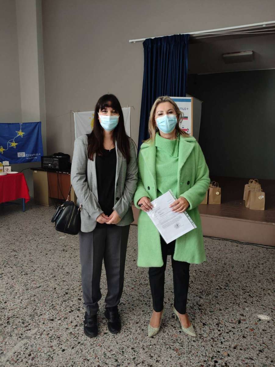 Στο 12ο γυμνάσιο Αχαρνών η υφυπουργός Παιδείας Ζέττα Μακρή | ΔΗΜΟΣ ΑΧΑΡΝΩΝ